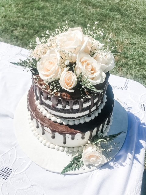 Midnight Moon Cakery: Specialty Cakes