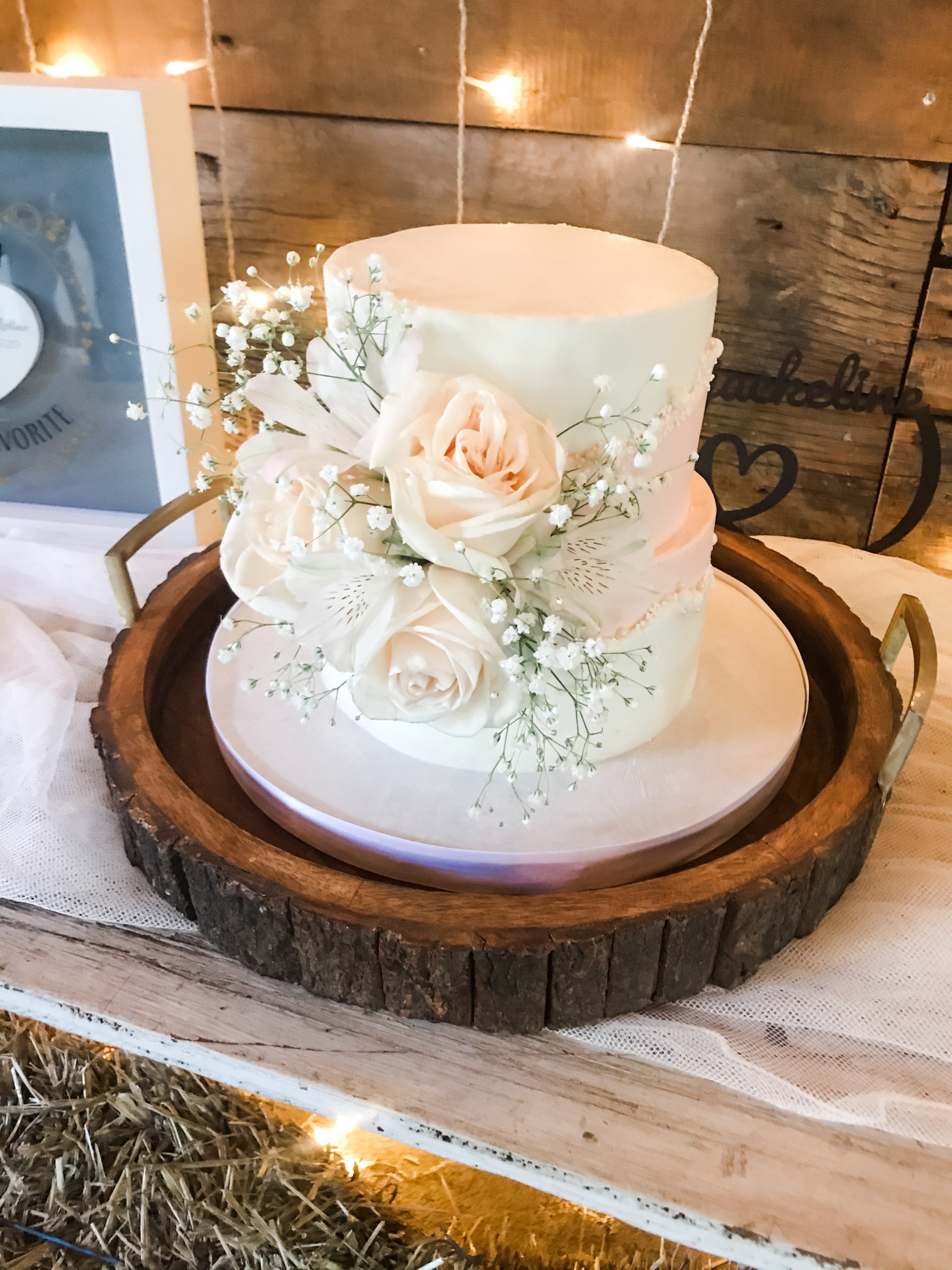 Midnight Moon Cakery: Fine Cakes and Confections