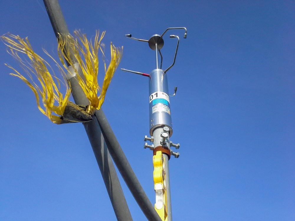 Installation Sensorik und Messinstrumente an Windmessmasten