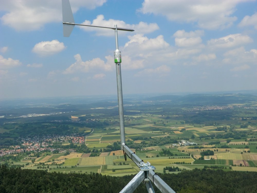 Installation Sensorik und Messinstrumente an Windmessmasten
