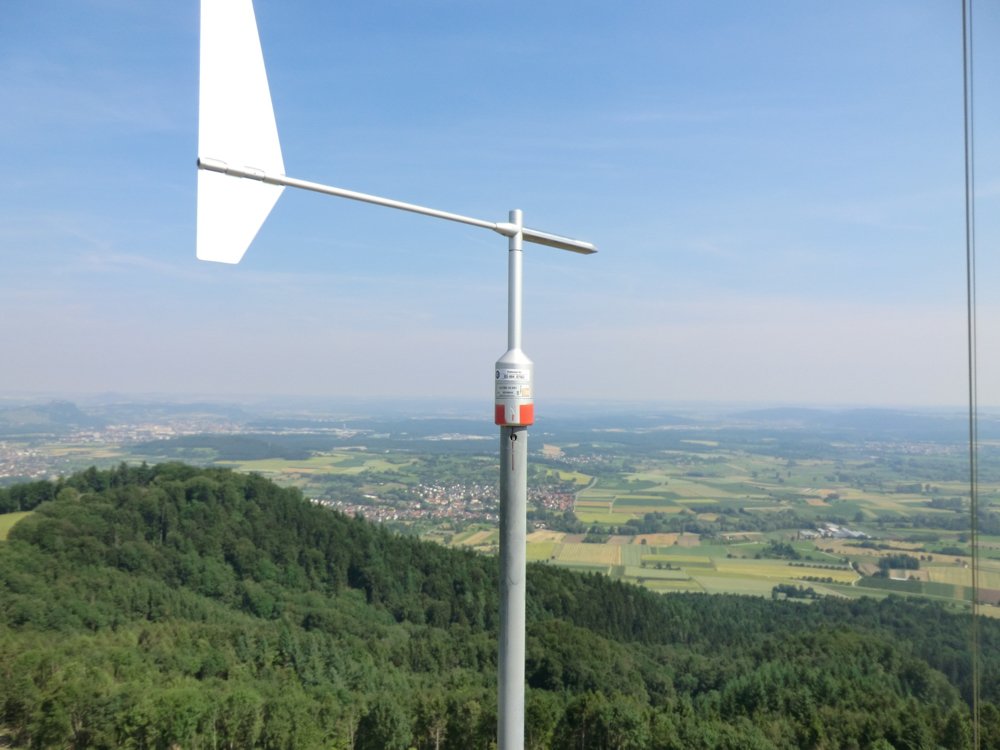 Installation Sensorik und Messinstrumente an Windmessmasten