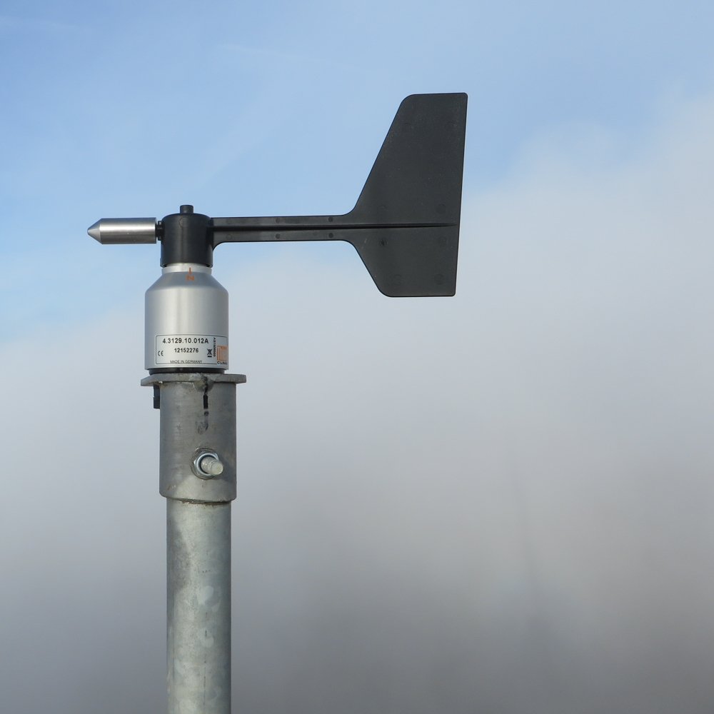 Installation Sensorik und Messinstrumente an Windmessmasten