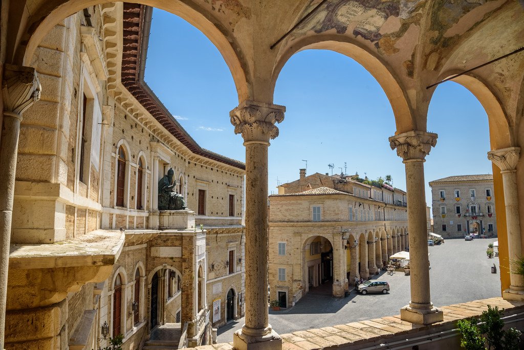 Best place to go in Italy | Le Marche | Villa in the Vineyard