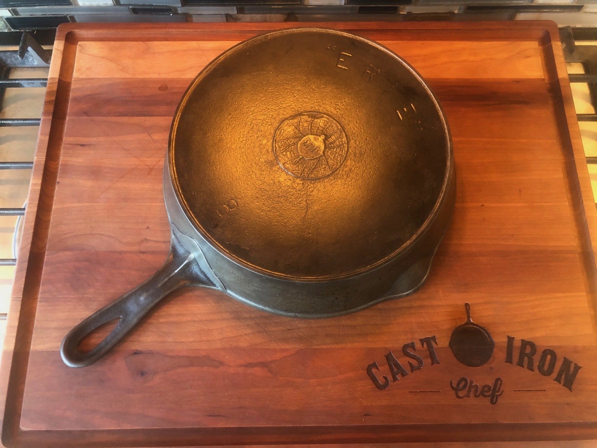 Erie #8 Spider Skillet - The Cast Iron Chef