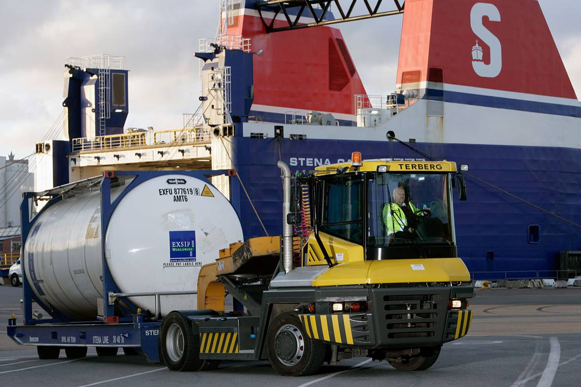 RoRo - Zugmaschine für Container Bewegungen