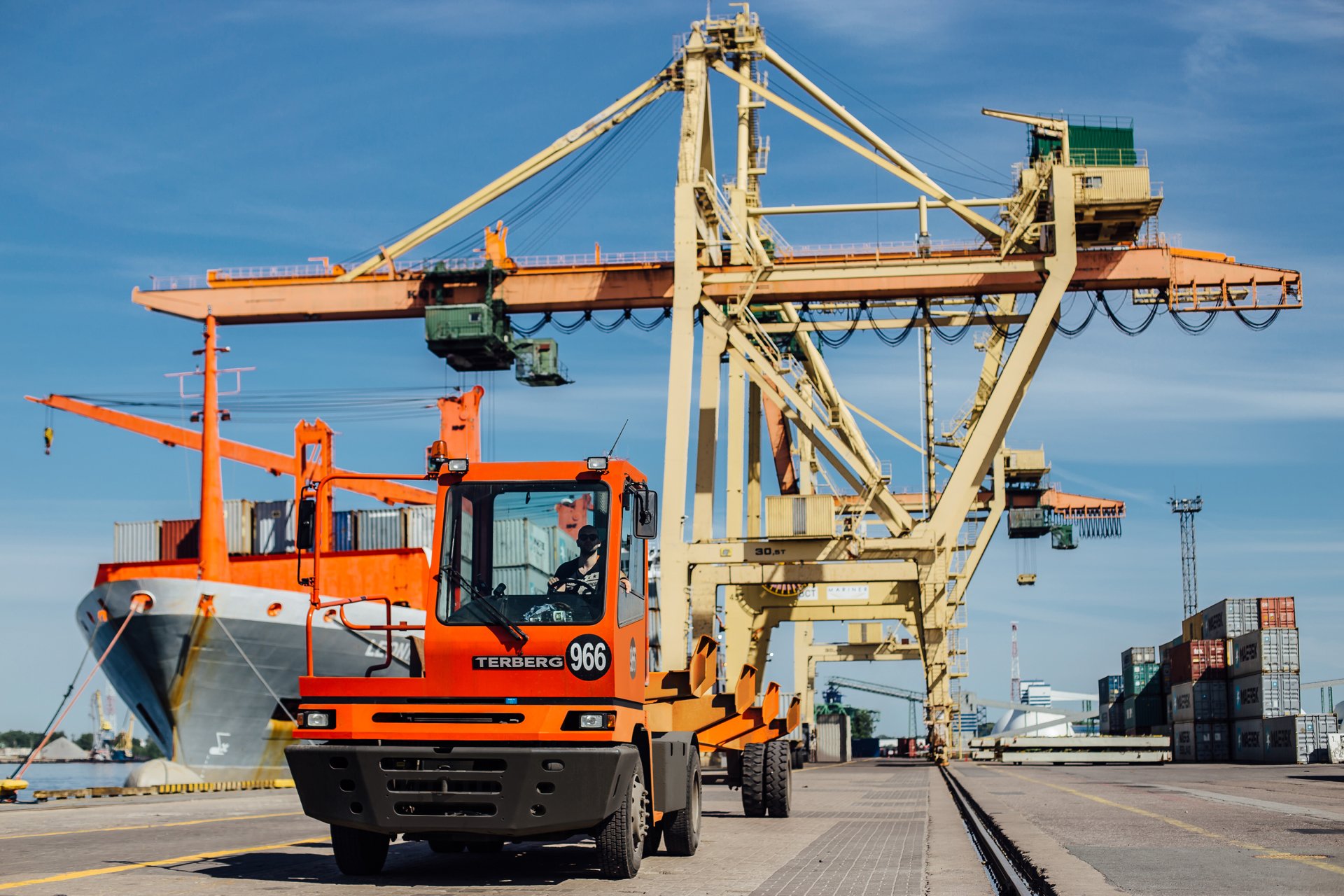 Zugmaschinen als Spezialfahrzeuge für Container