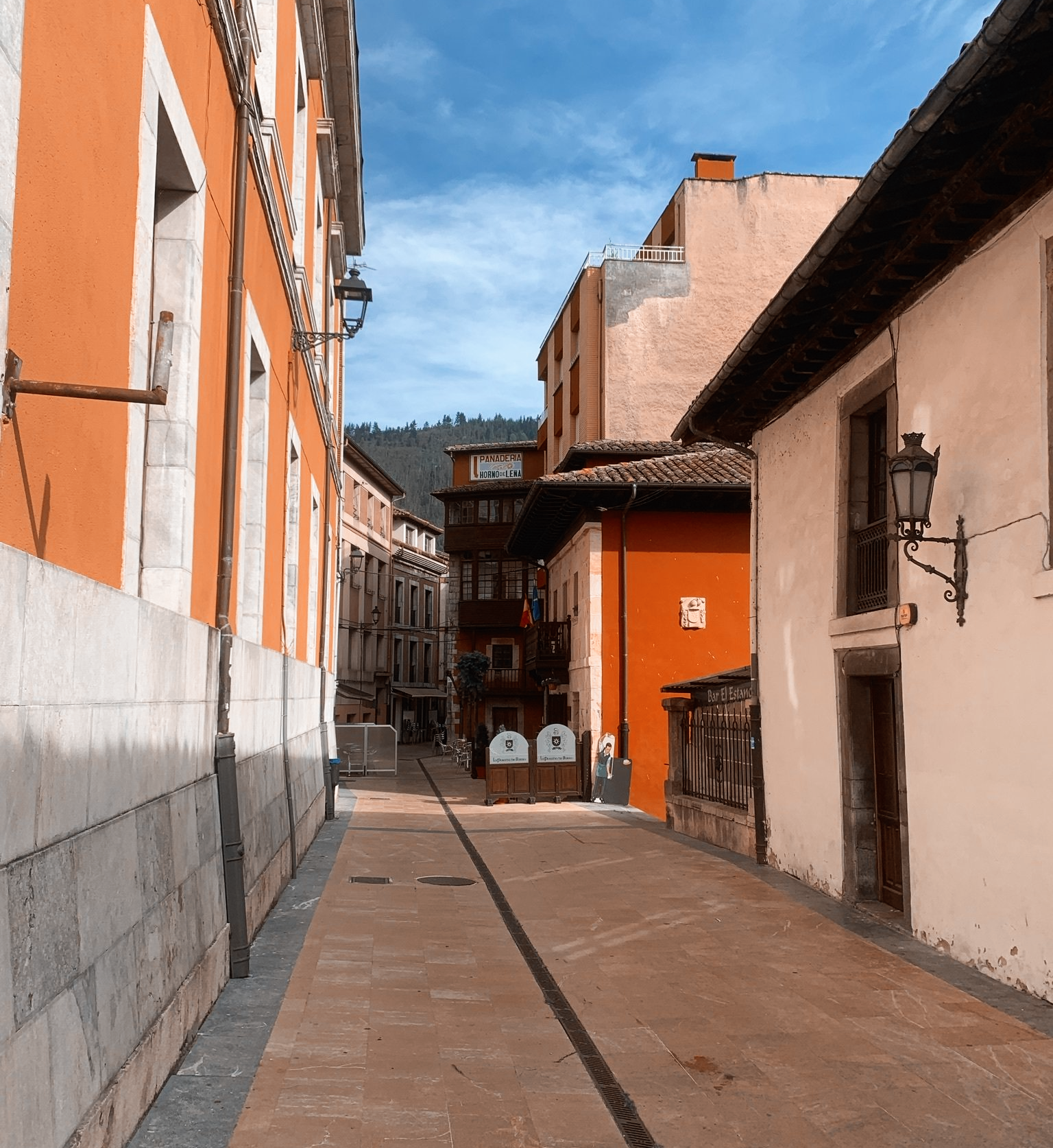 Asturias Infiesto: Belleza Natural del Norte de España