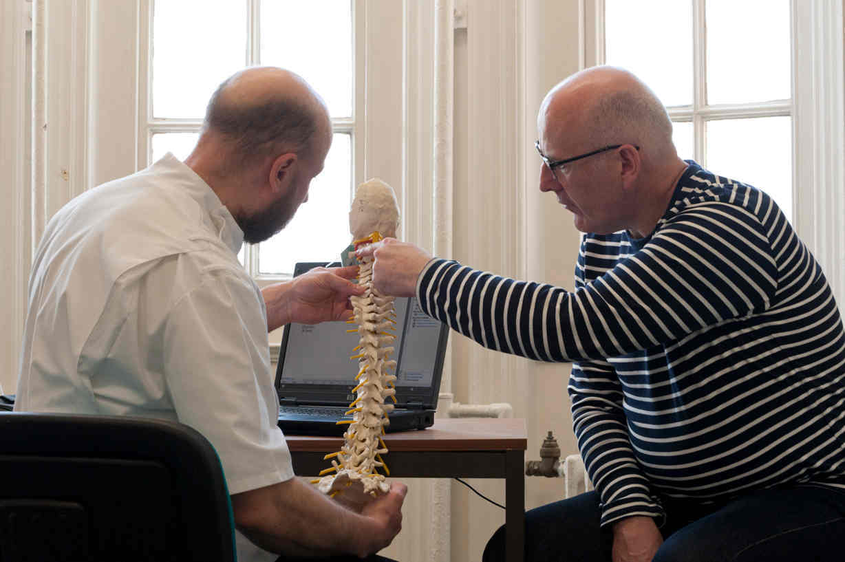 Physiotherapist Osteopathy, acupuncture, traditional Chinese Medicine