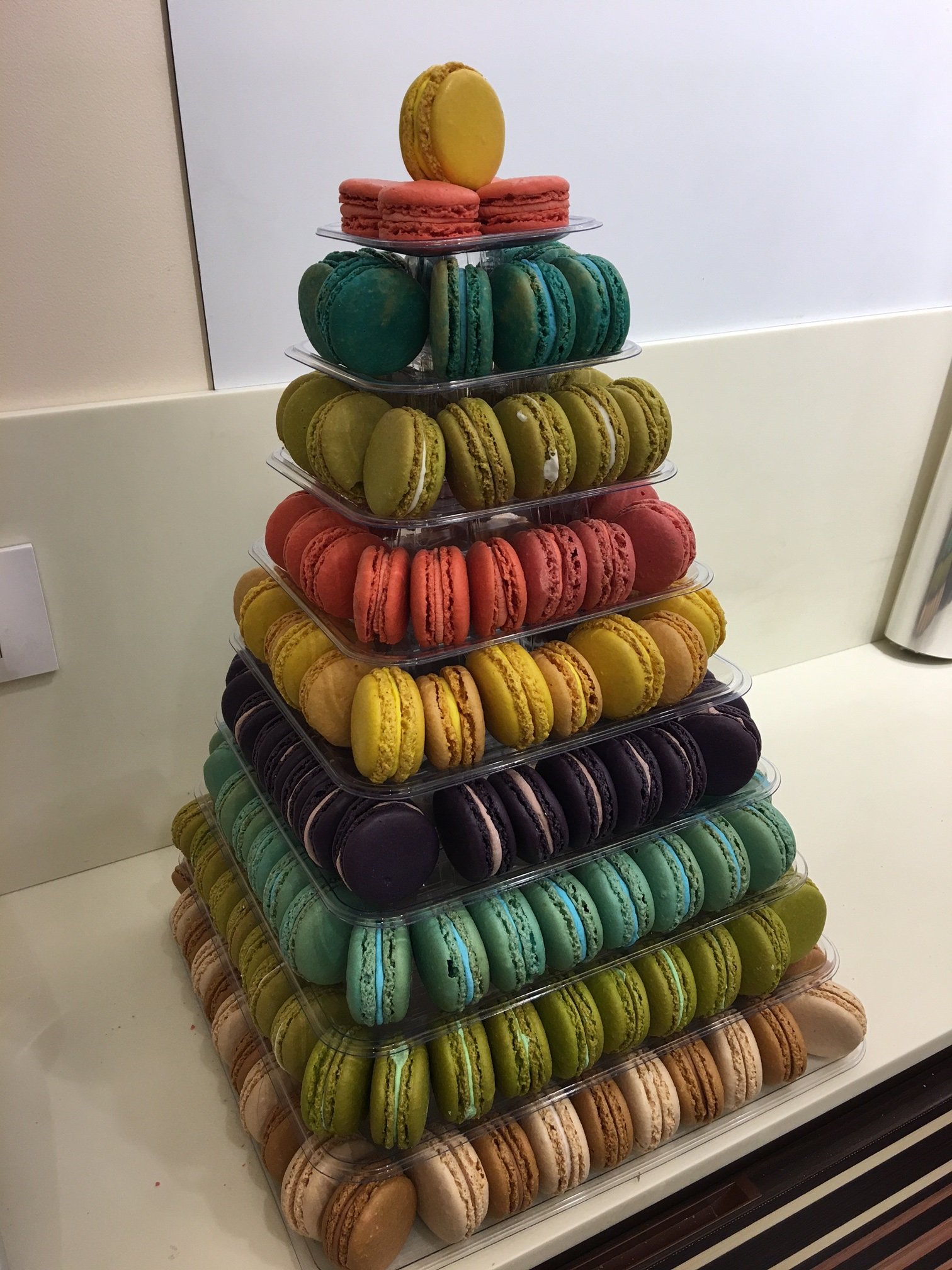 Leonidas chocolatier et aussi à Grasse macarons et dragées