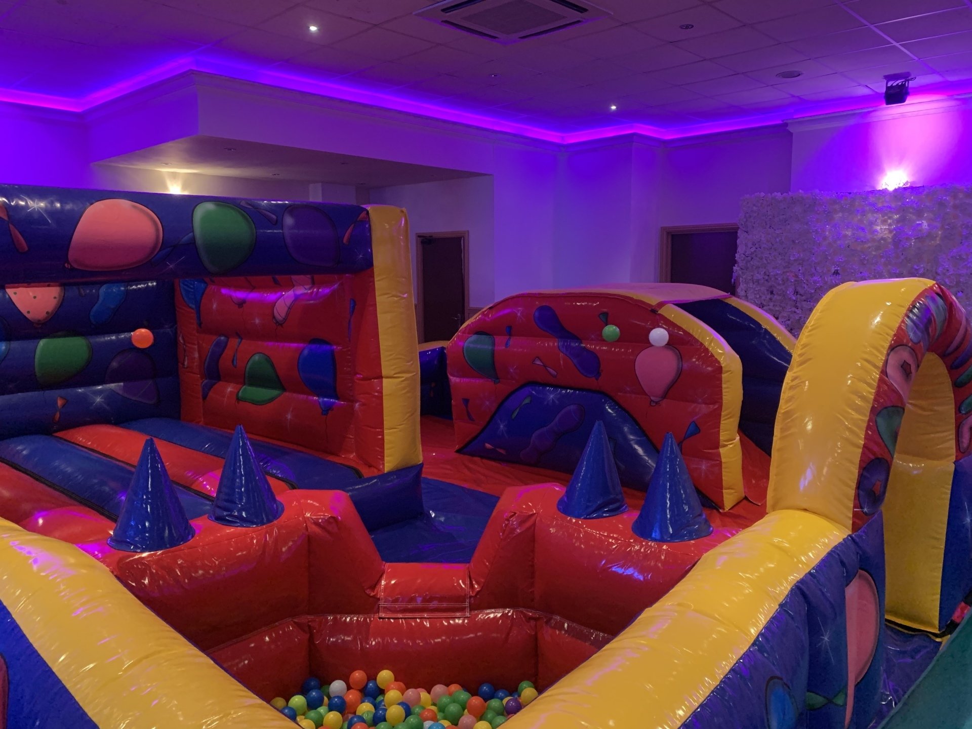 Play parks, Softplay & Ball pits