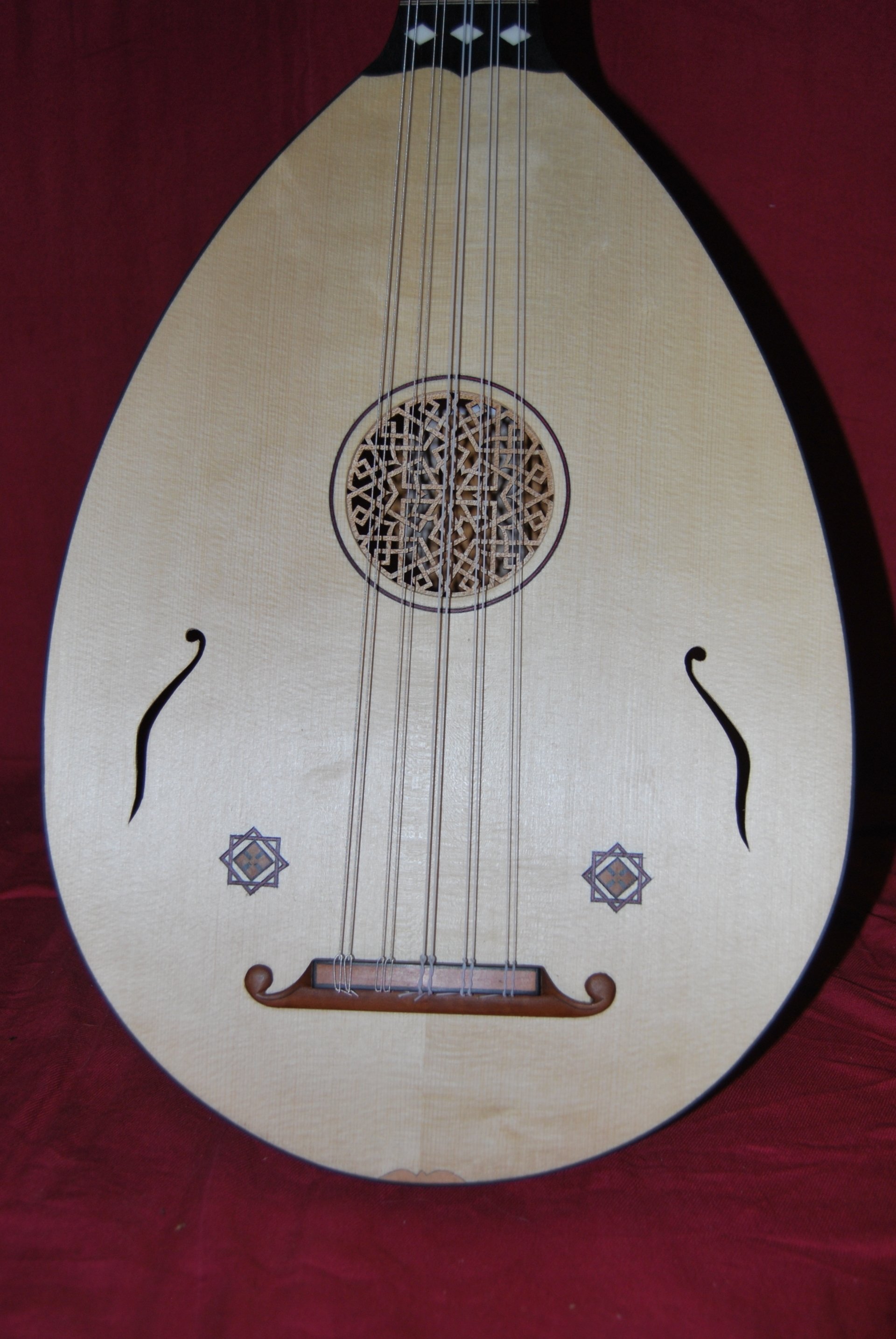 Jesús Reolid, luthier de instrumentos medievales, zanfonas.