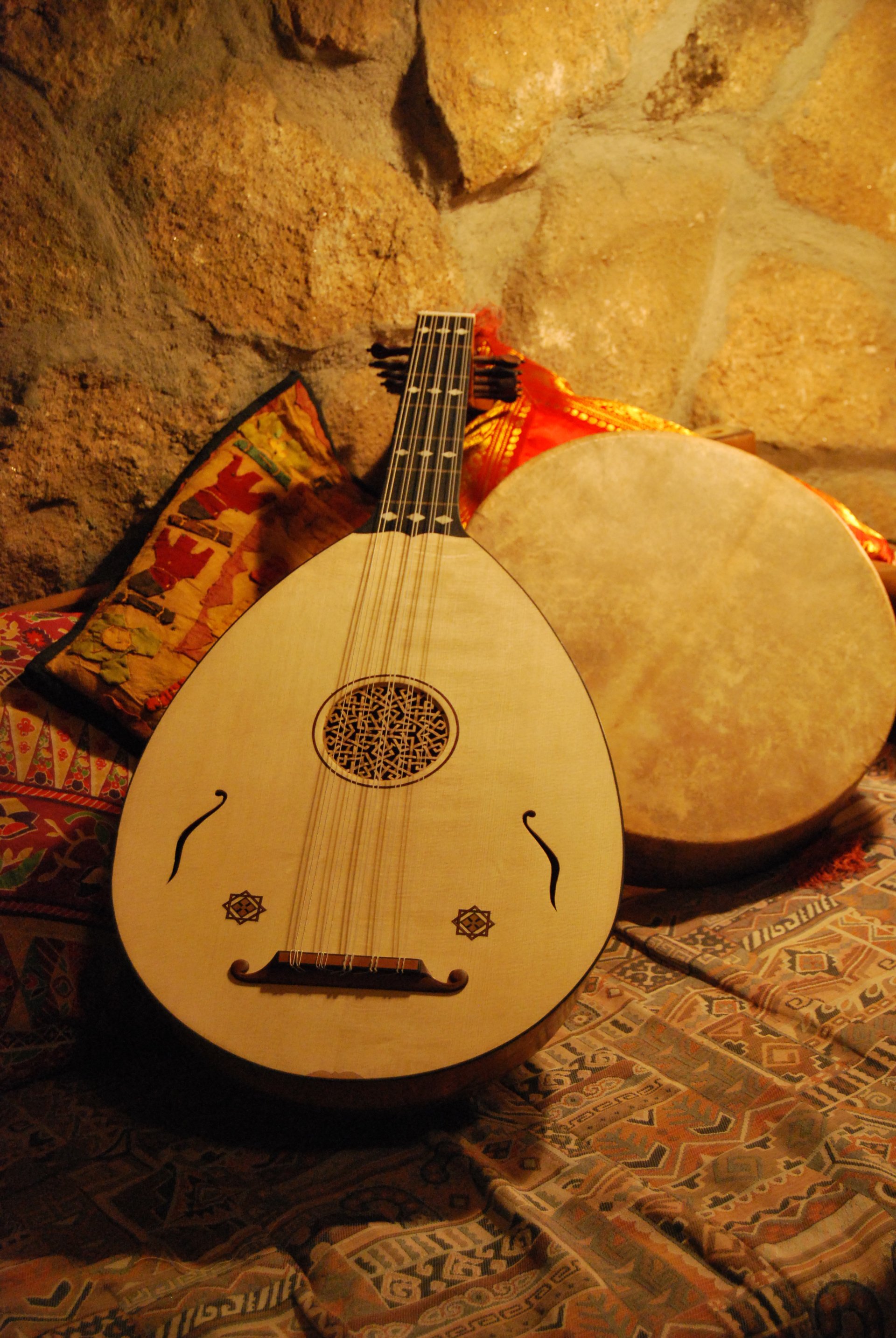 Jesús Reolid, luthier de instrumentos medievales, zanfonas.