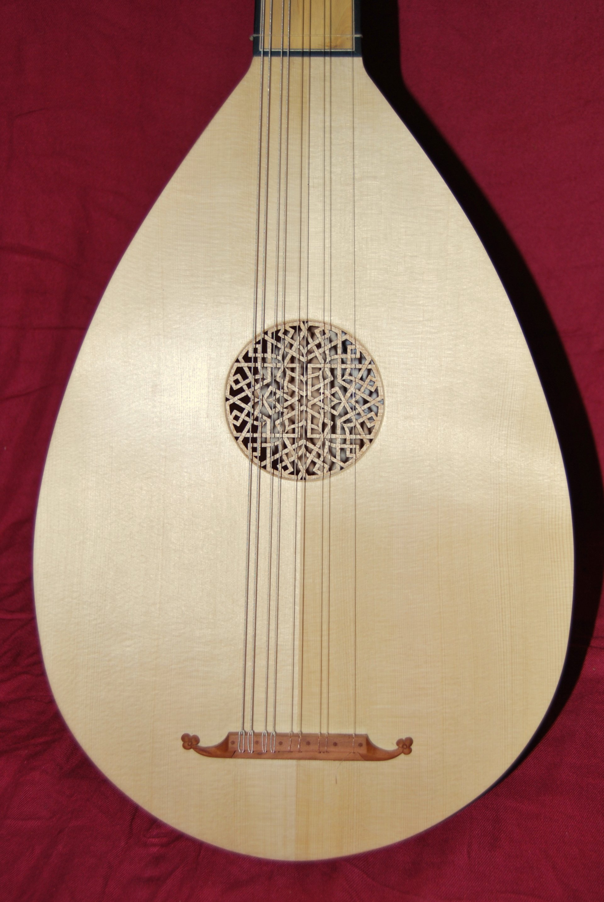 Jesús Reolid, luthier de instrumentos medievales, zanfonas.