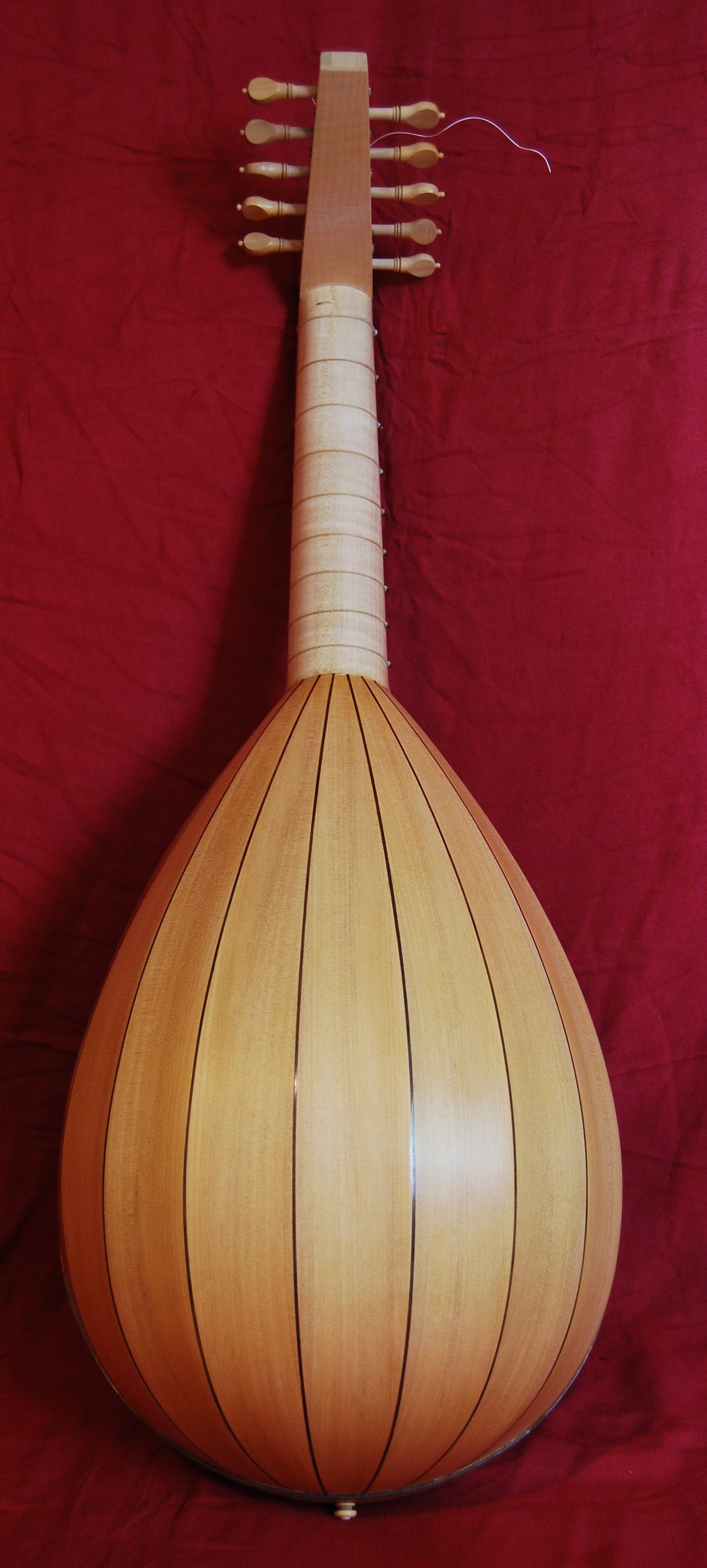 Jesús Reolid, luthier de instrumentos medievales, zanfonas.