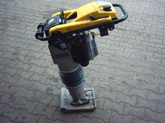 Unsere Mietgeräte, Minibagger, Rüttelplatte, Vertikutierer