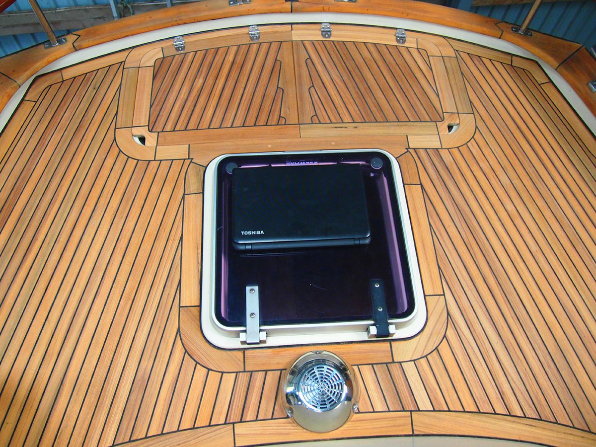 Najad 37 | Neues Teakdeck von Mobilerbootsbau