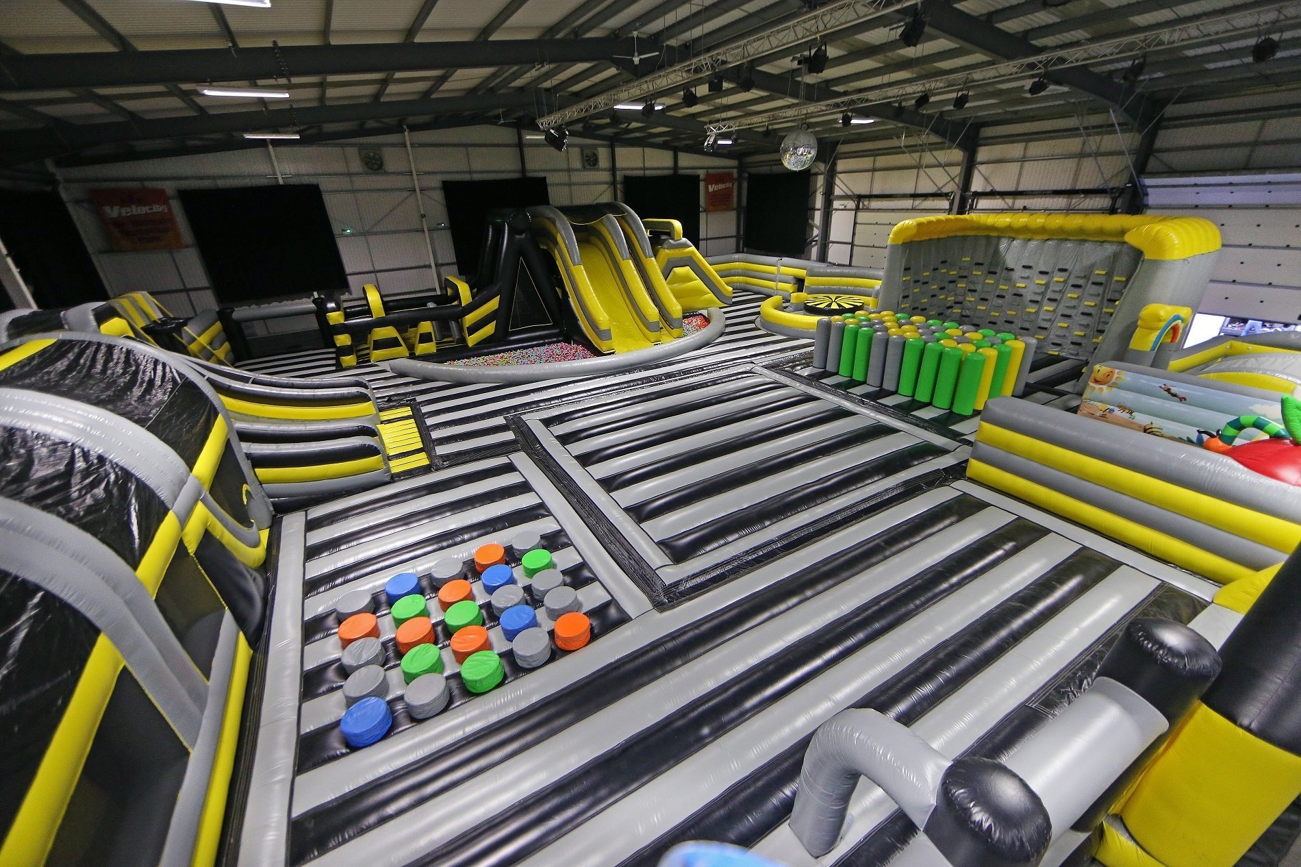 Inflatec - Inflatable Theme Park Design & Manufacture