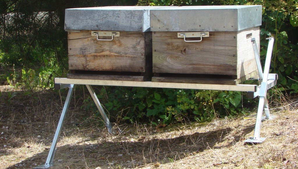 Au Rucher : palettes RB et support de ruches