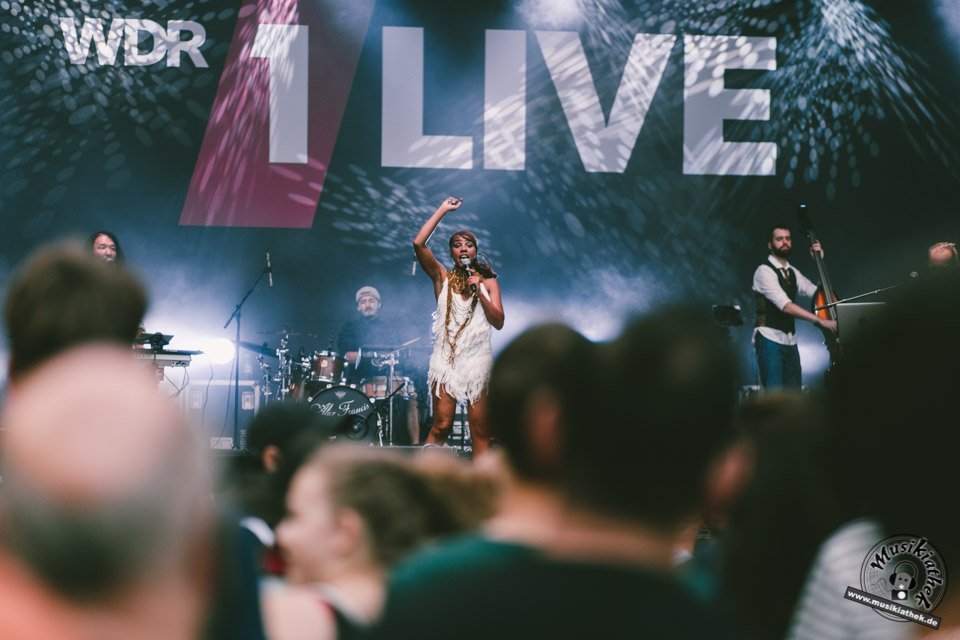 ALICE FRANCIS - HOMEPAGE