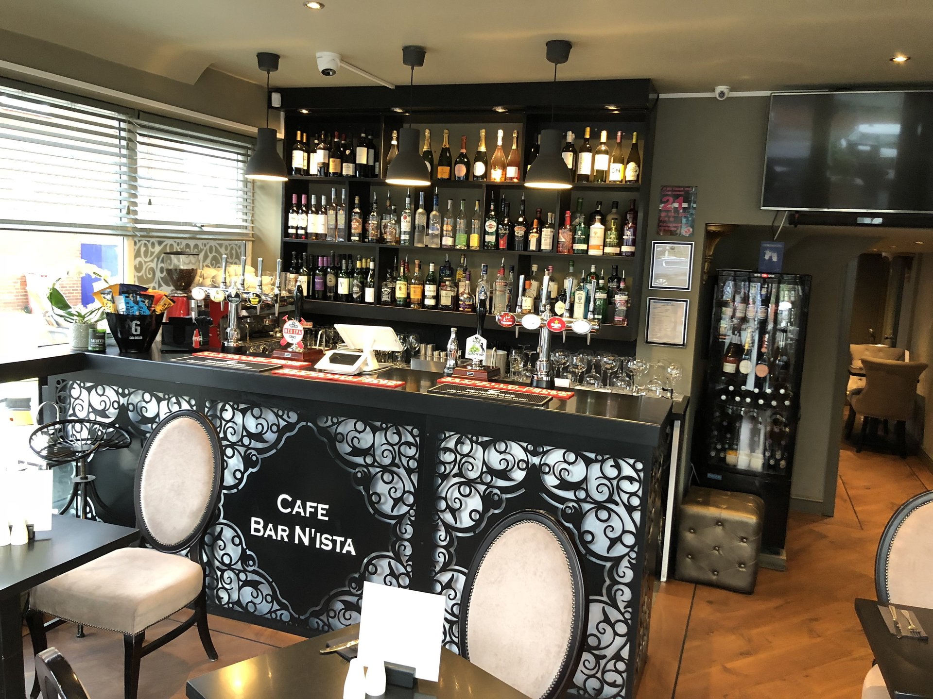 Cafe Bar N'ista Bar Bistro and Boutique Rooms in the Heart of Birkdale