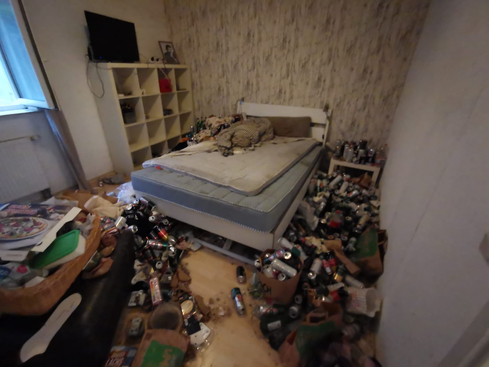 Wir räumen Messiwohnungen & haben Erfahrung mit dem Messisyndrom.