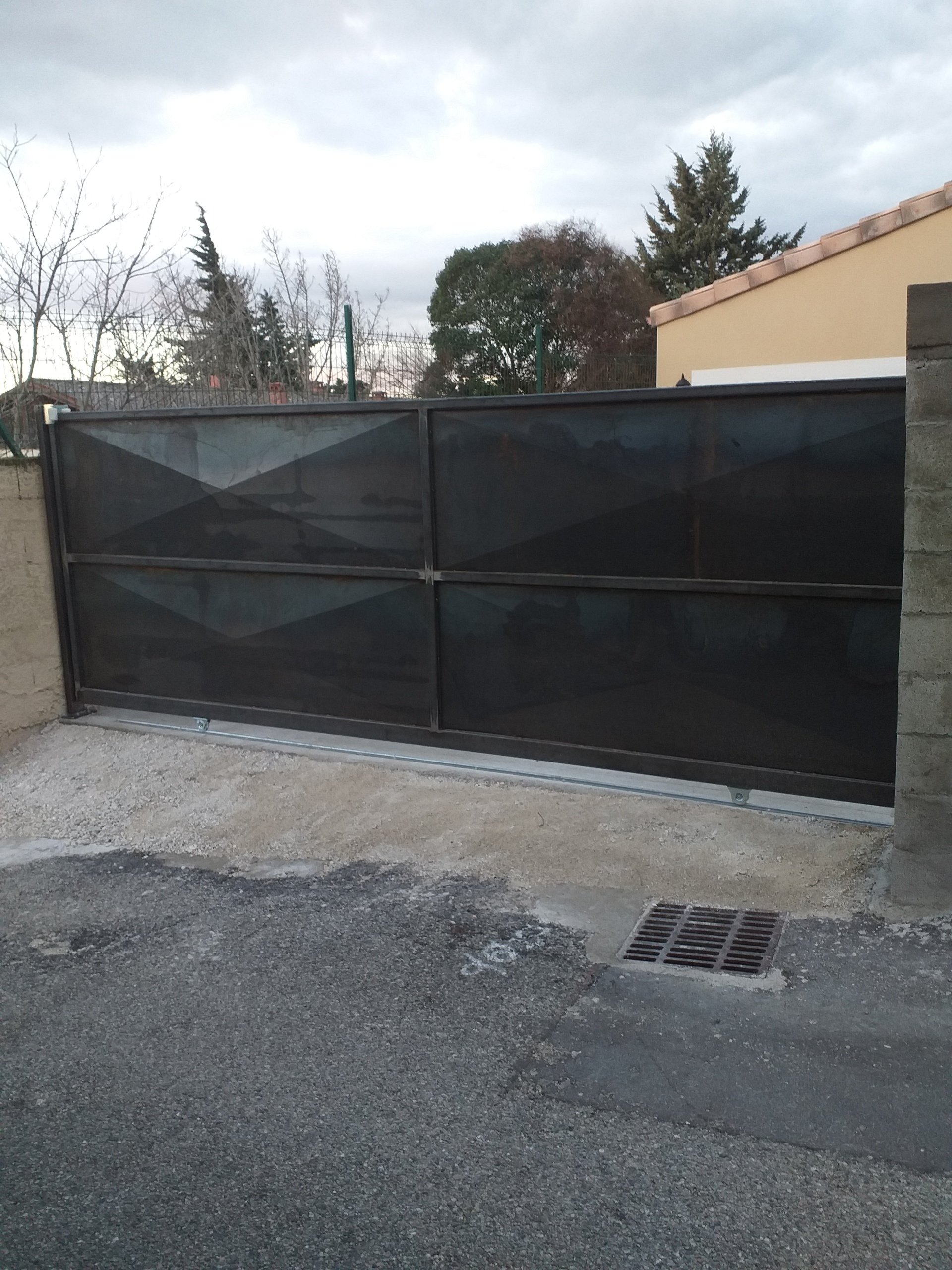 Serrurerie-Portail roulant automatisé