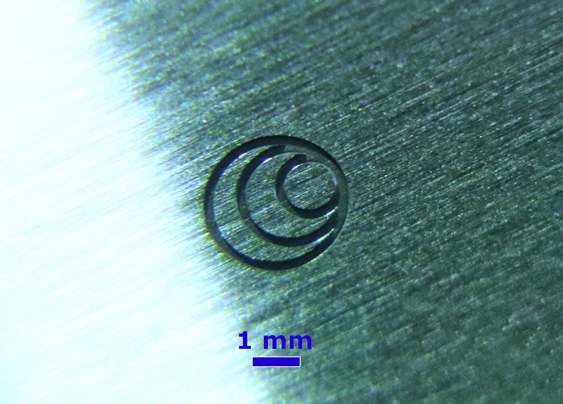 Micro engraving of surfaces with the ultrafast laser