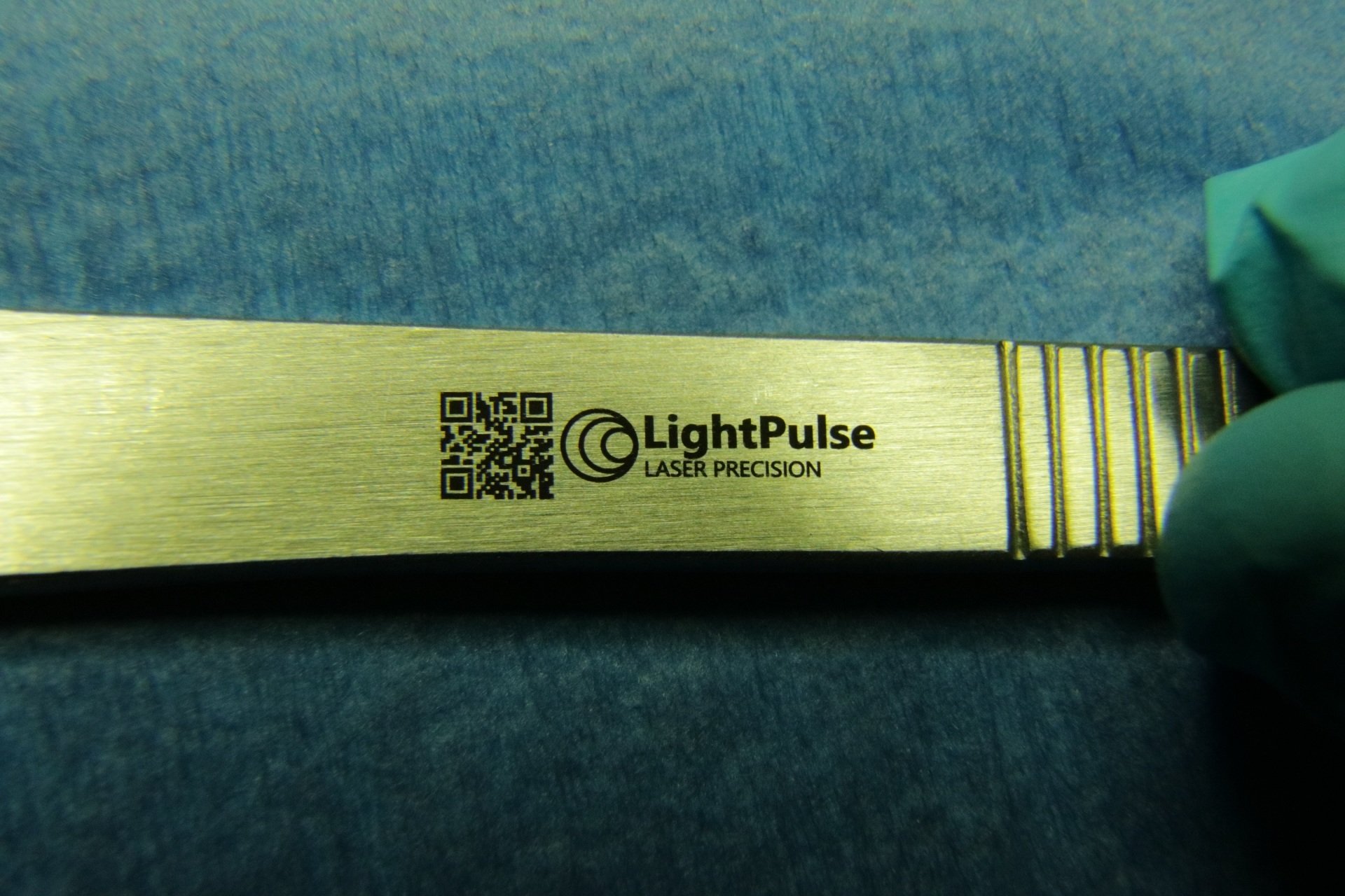 Marking of the UDI following the EU-MDR with ultrafast lasers