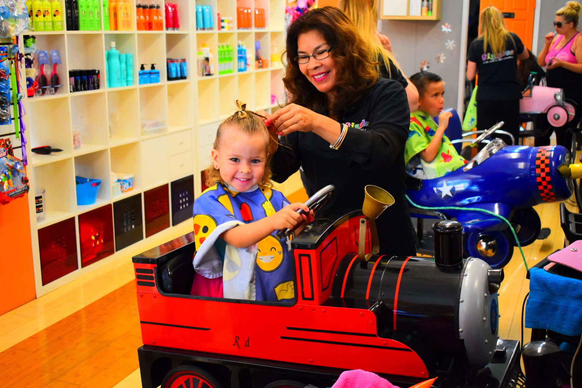 Giggles Kids Salon | Kids Haircuts & Parties (561) 451-1202