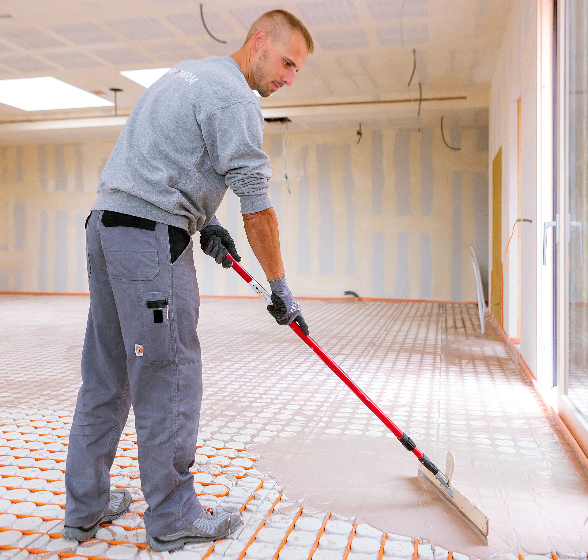 Apritec | innovative Flächenheizung und -Kühlung