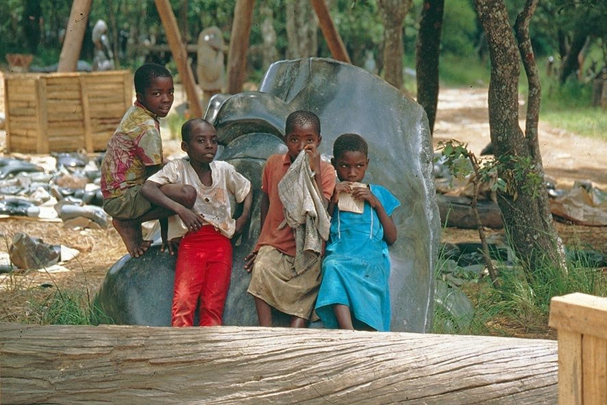 Zimbabwe Skulptur heute - Tom Blomefield und Tengenenge