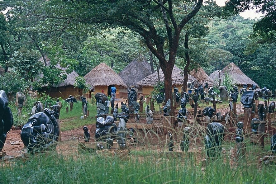 Zimbabwe Skulptur heute - Tom Blomefield und Tengenenge