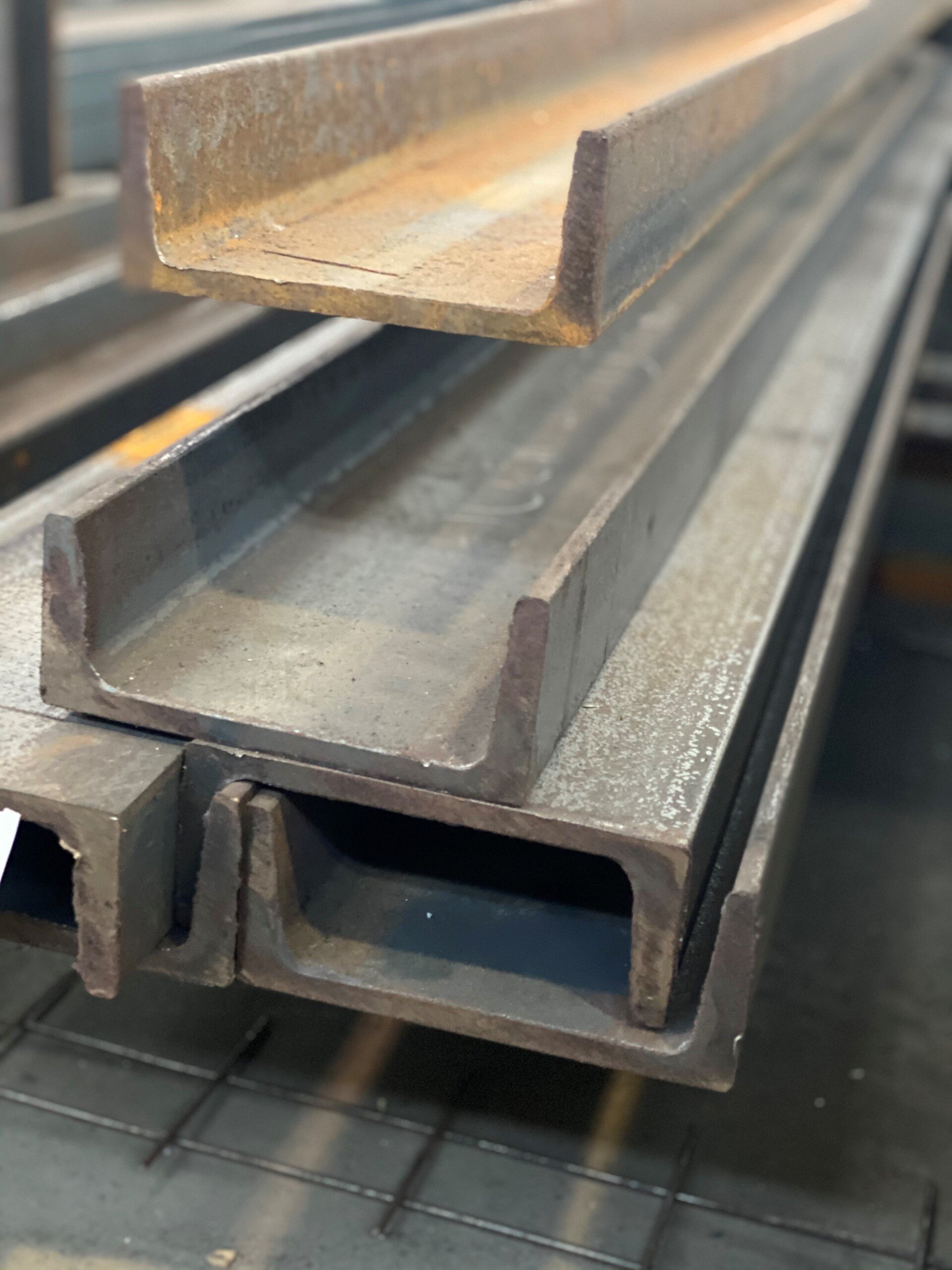 Découvrez notre gamme de poutrelles métalliques