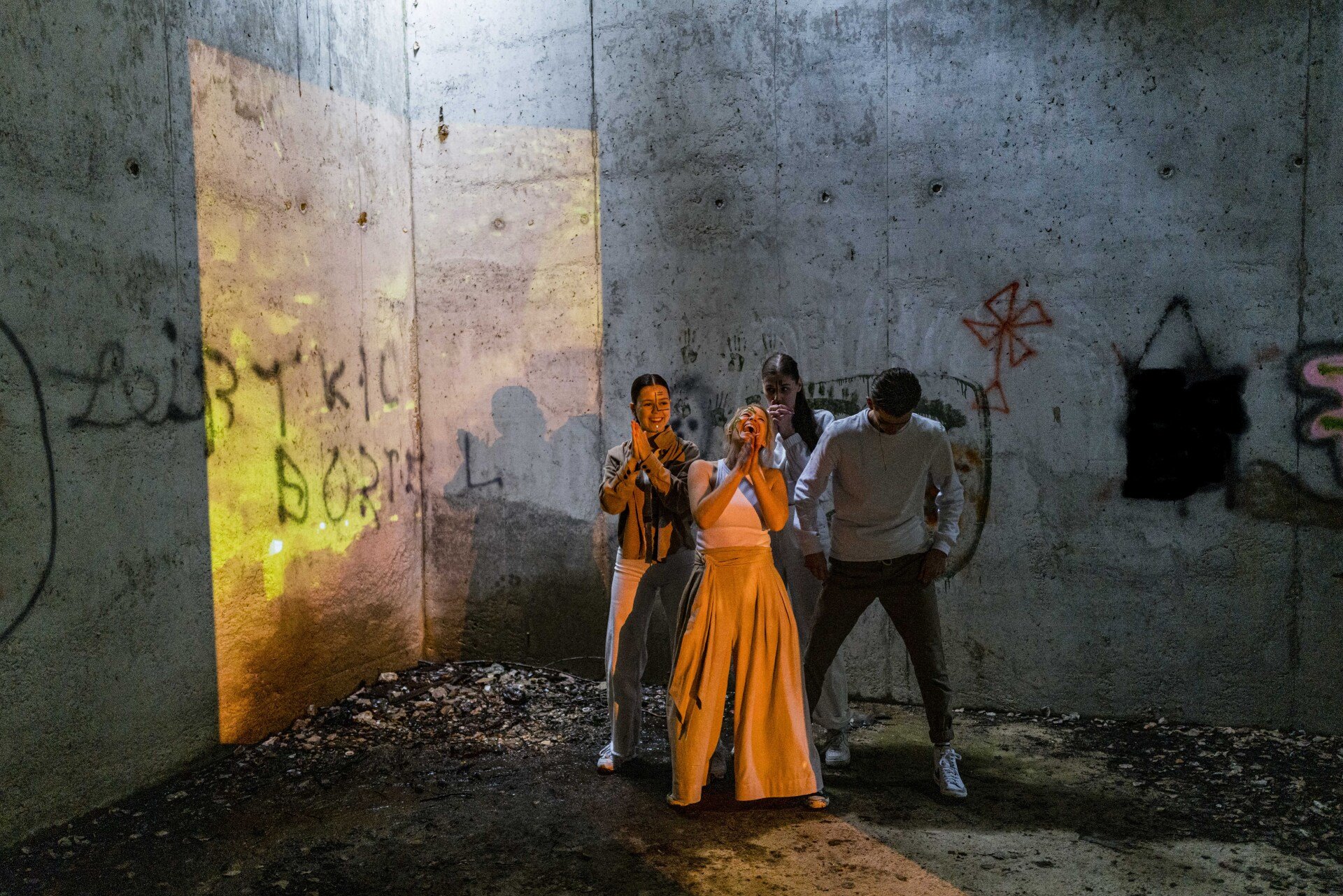 Videoshoot 'her tree' Surrender