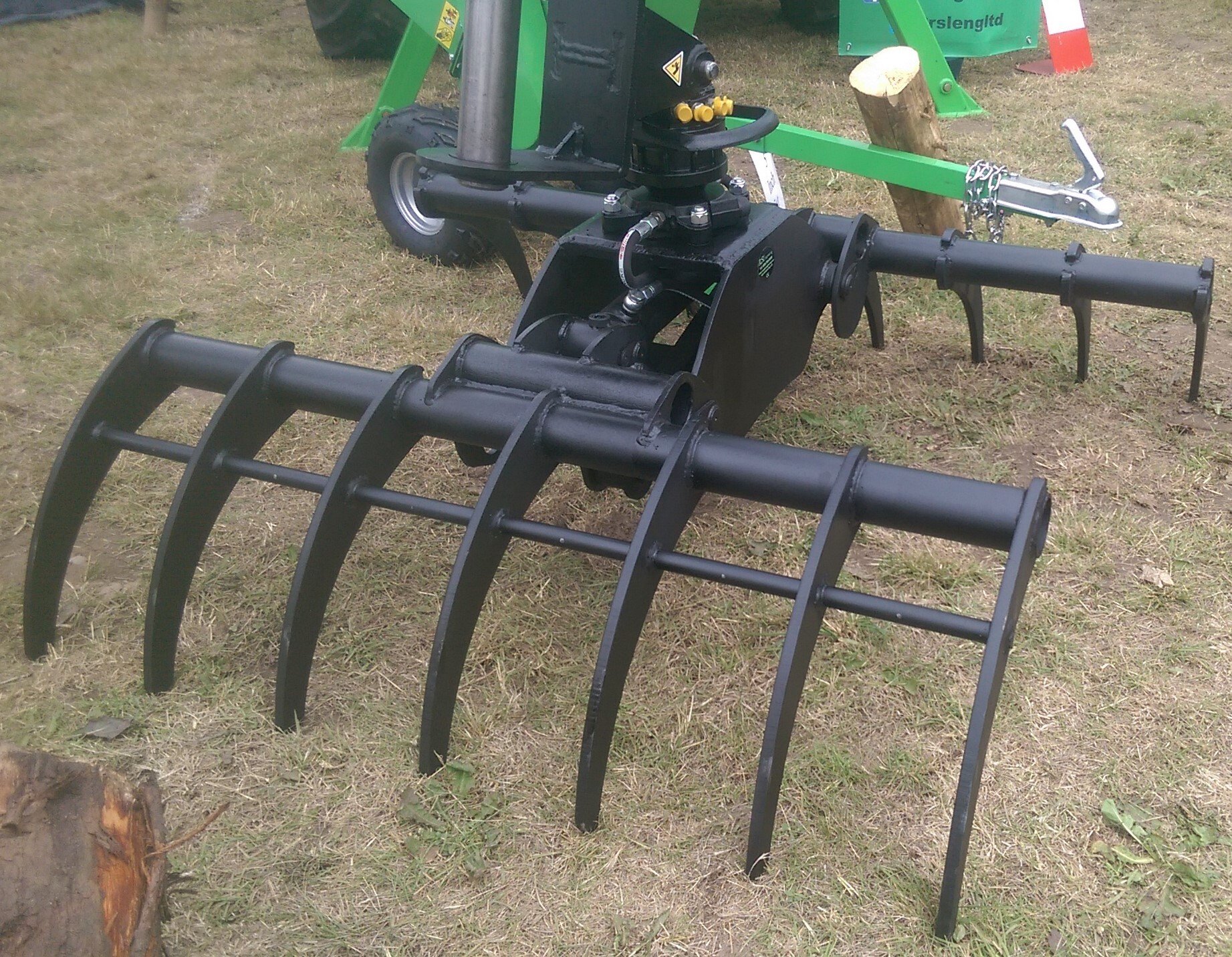 RSL Engineering Excavator Attachments - Log Grabs