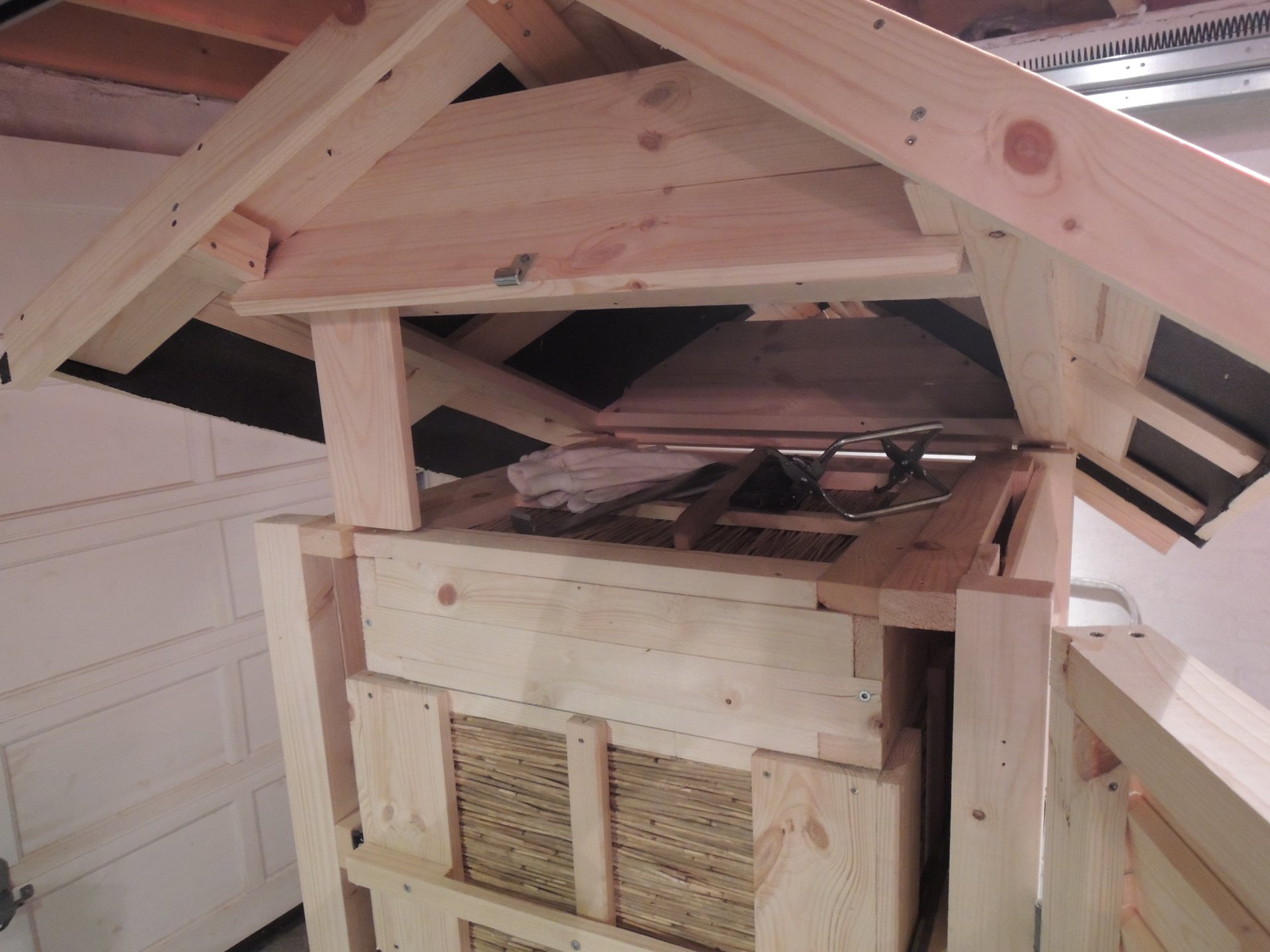 OPTIMAL BEES - Unsere natürliche Bienen-Beute aus Holz und Stroh!