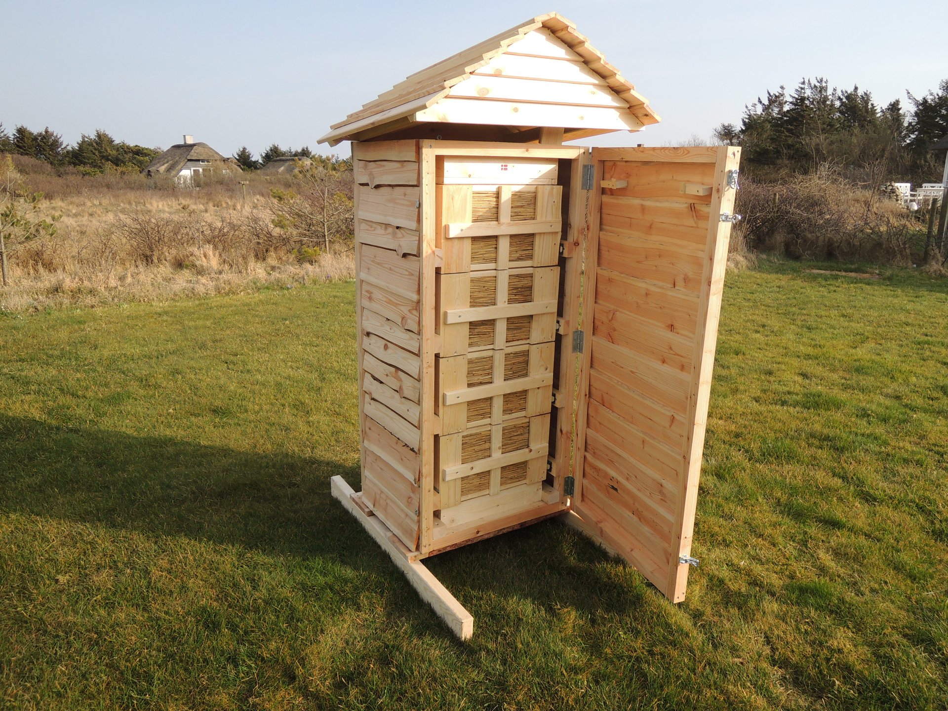 OPTIMAL BEES - Unsere natürliche Bienen-Beute aus Holz und Stroh!