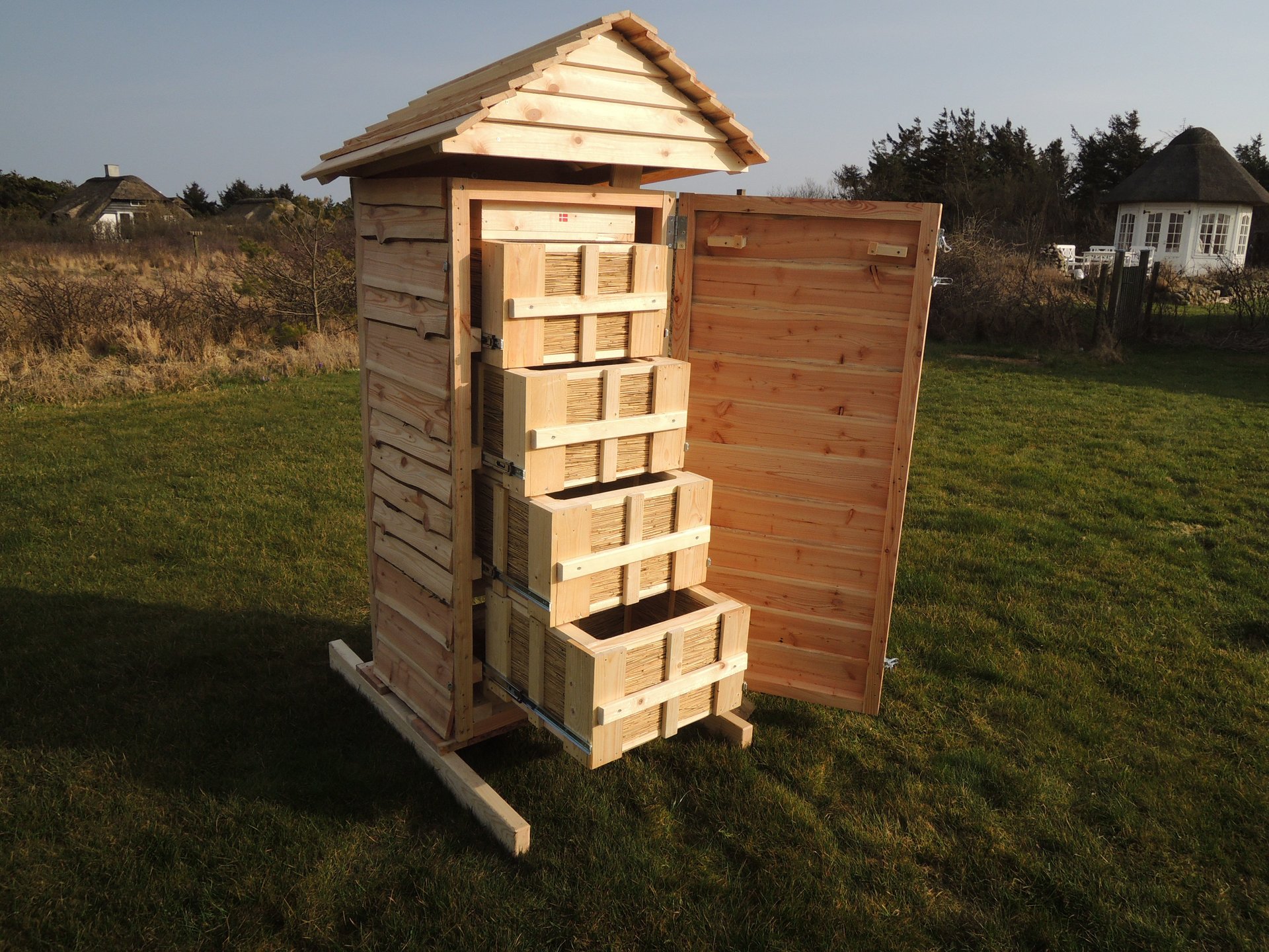 OPTIMAL BEES - Unsere natürliche Bienen-Beute aus Holz und Stroh!