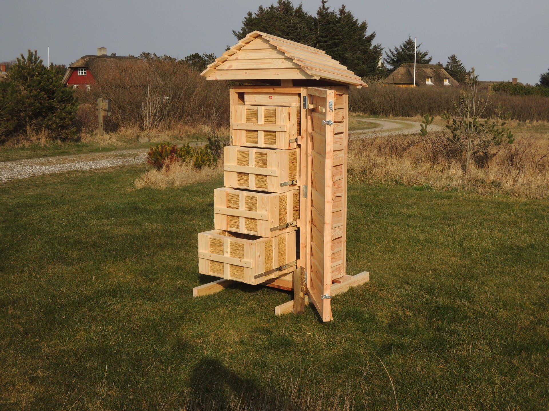 OPTIMAL BEES - Unsere natürliche Bienen-Beute aus Holz und Stroh!