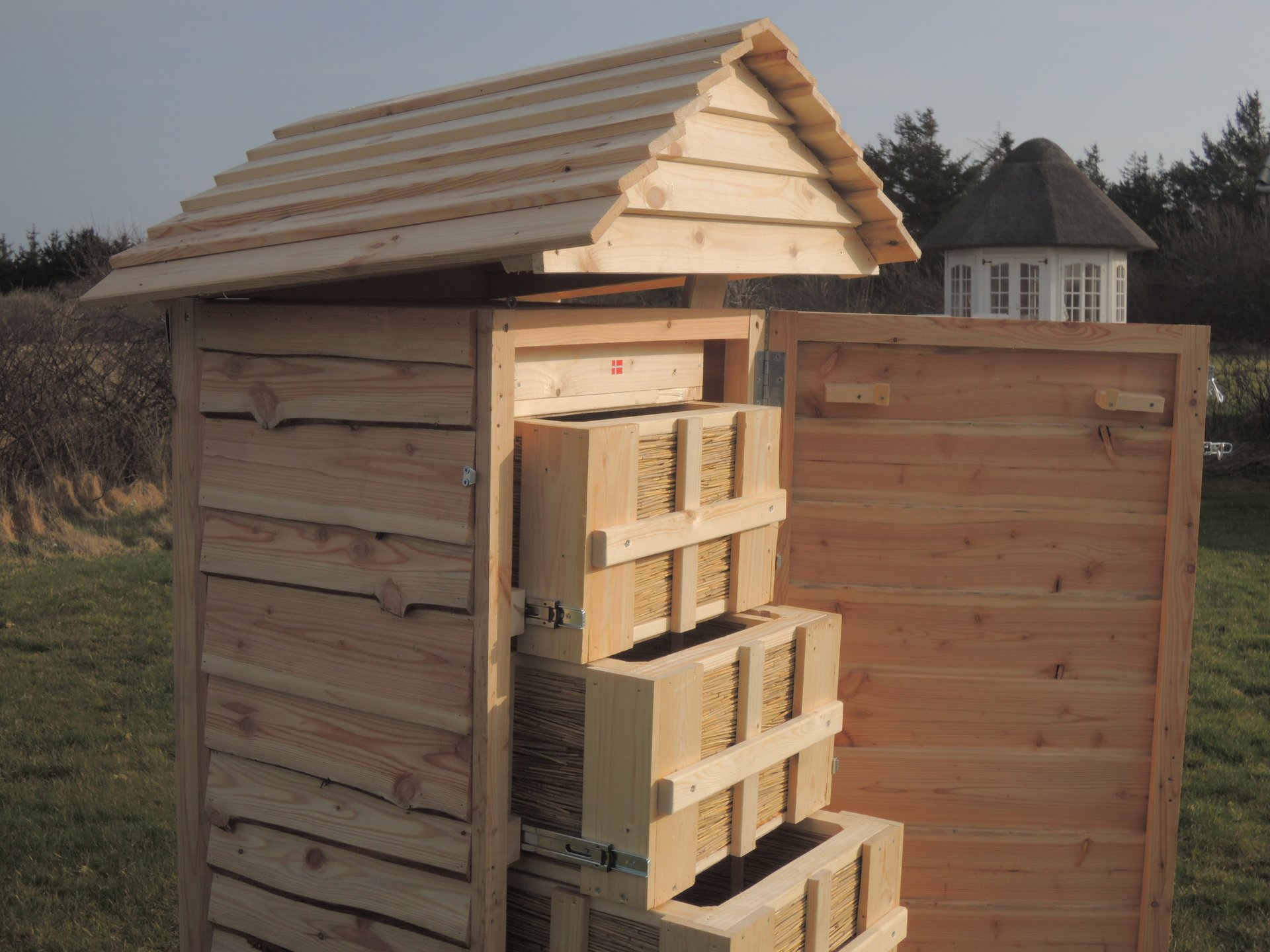 OPTIMAL BEES - Unsere natürliche Bienen-Beute aus Holz und Stroh!