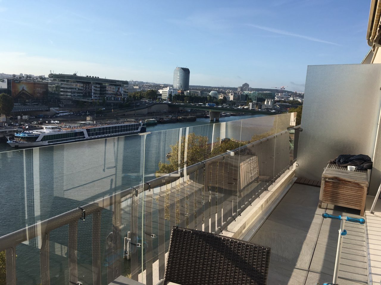 Protections balcon Plexiglas : pose barrière et garde corps sur mesure