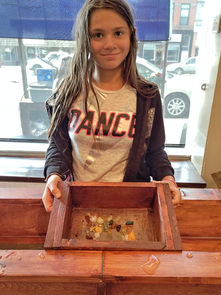 Home [www.yellowstonegemworld.com]