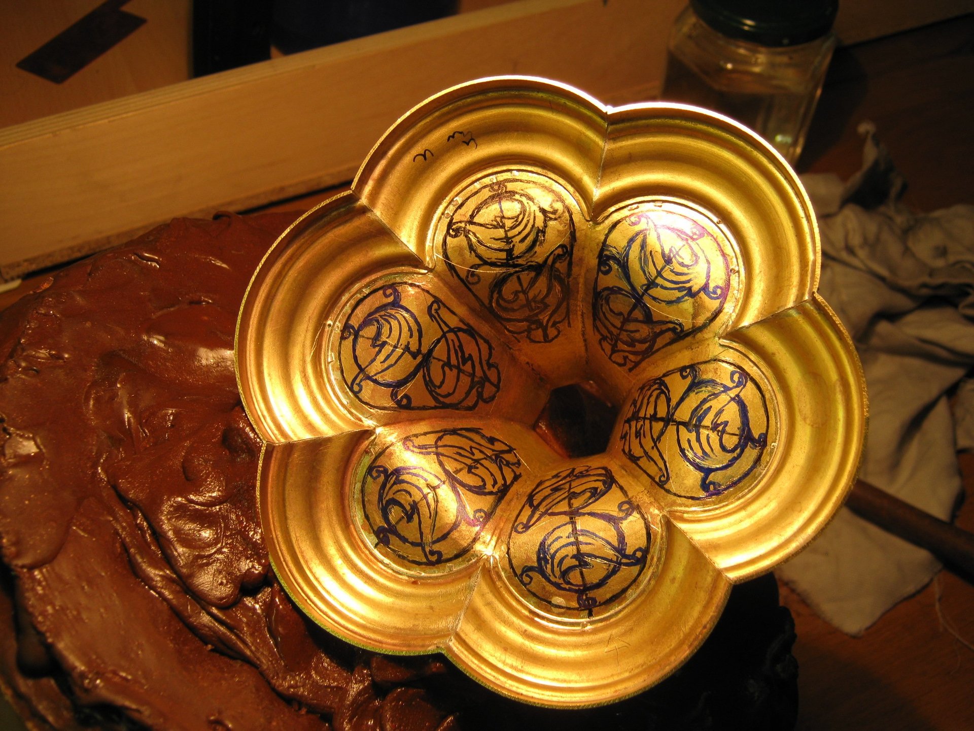 Calice in stile gotico in argento, ottone e smalti