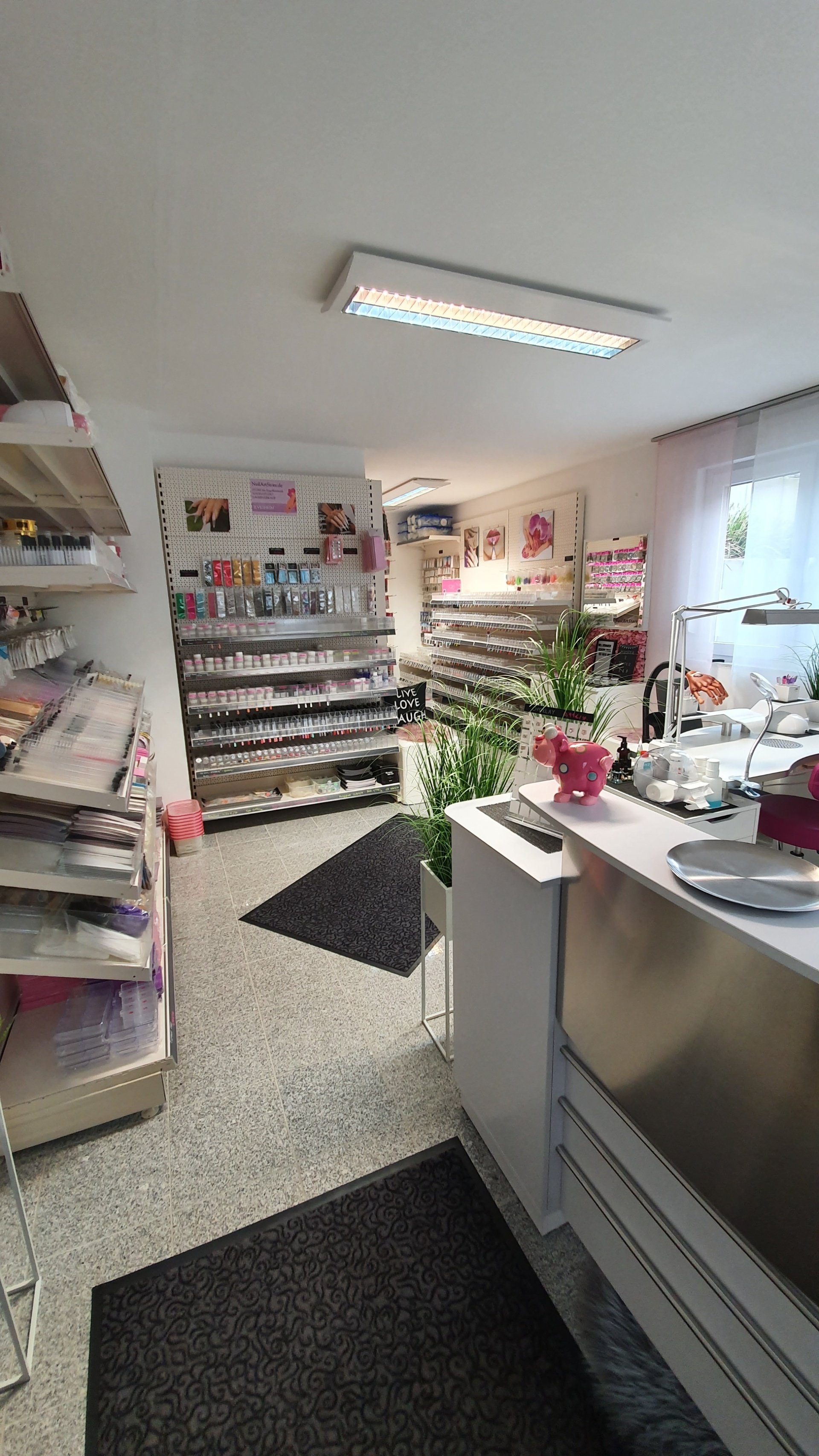 Lagerverkauf | Nailshop Outlet Store für Nails und Nageldesign Zubehör