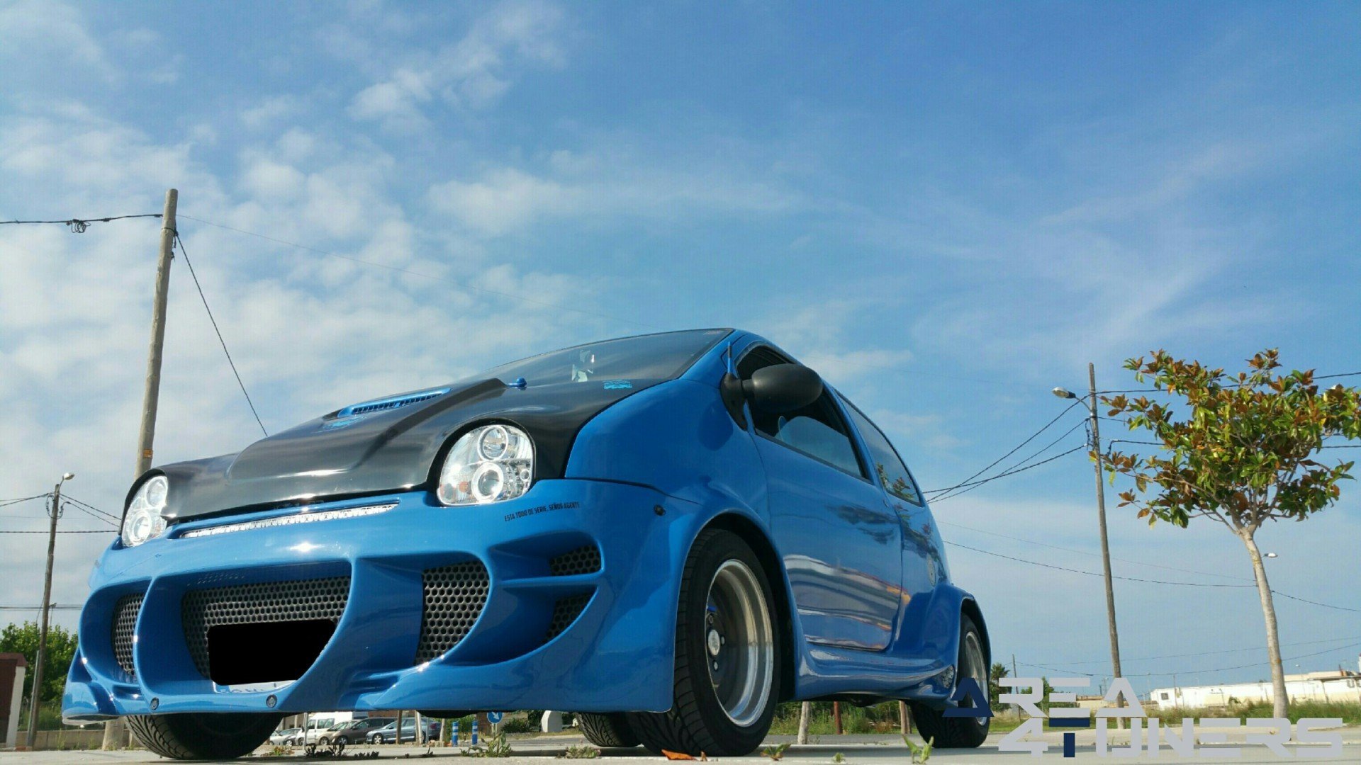 REPORTAJE COCHE TUNING AREA4TUNERS Renault Twingo Pitufo Tuner