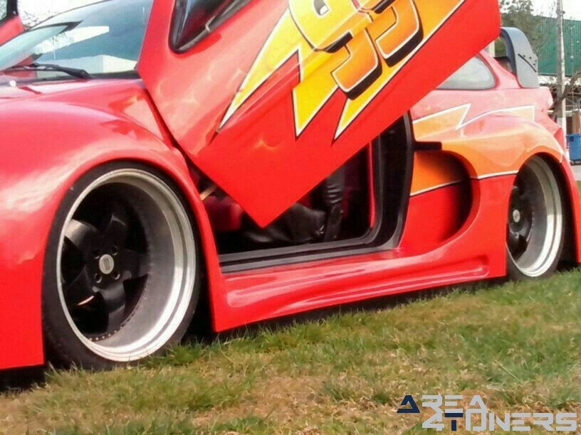 AREA4TUNERS COCHE TUNING SEAT CÓRDOBA RAYO MCQUEEN
