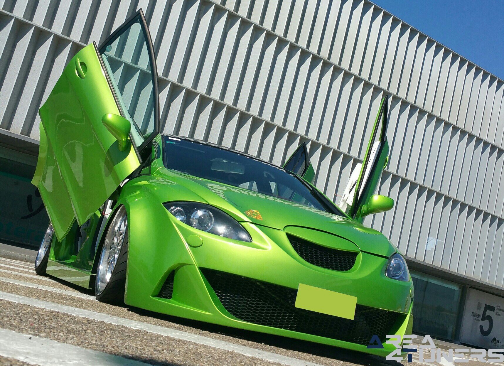 AREA4TUNERS COCHE TUNING SEAT LEÓN GREEN DIAMOND