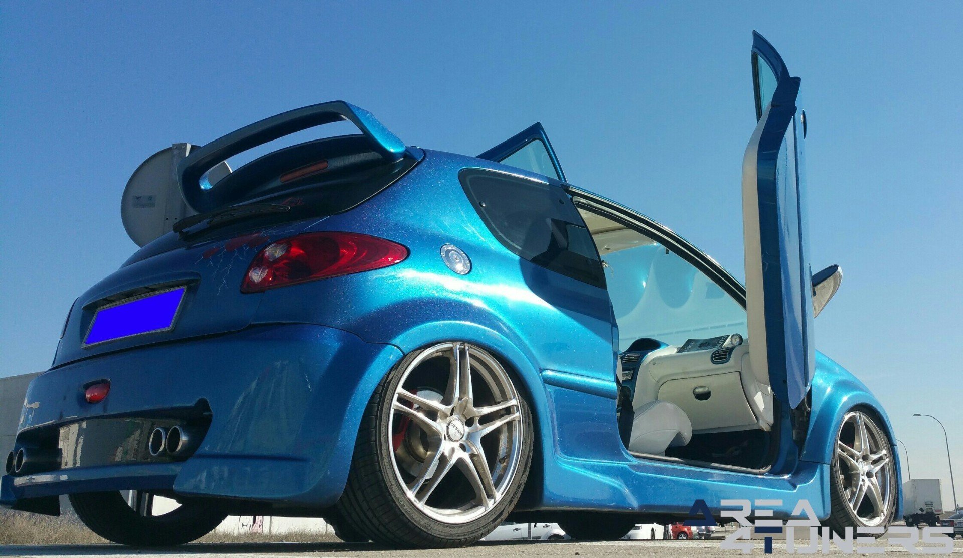 AREA4TUNERS COCHE TUNING PEUGEOT 206 HEART SHINE