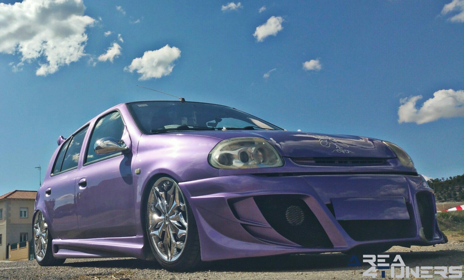 REPORTAJE COCHE TUNING AREA4TUNERS Renault Clio Vampy