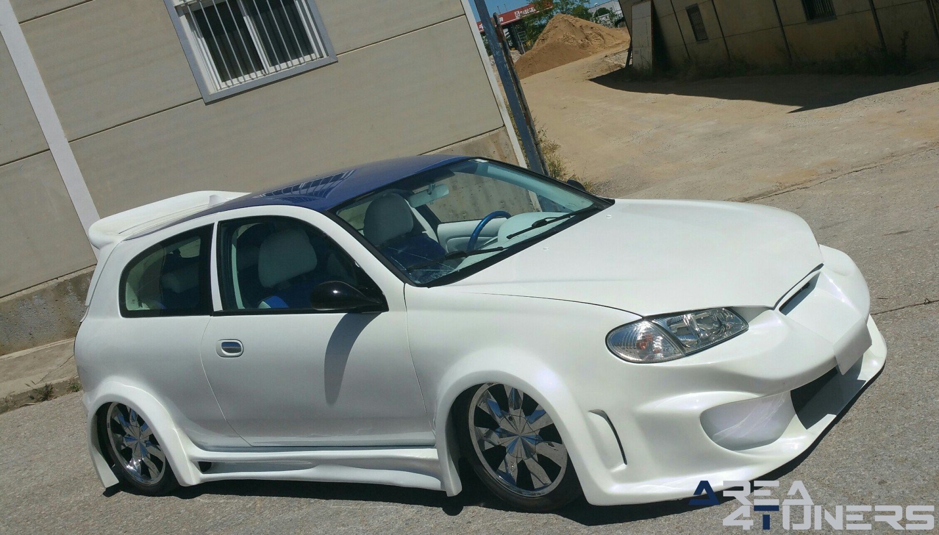 AREA4TUNERS COCHE TUNING NISSAN ALMERA MIRADA HIPNÓTICA